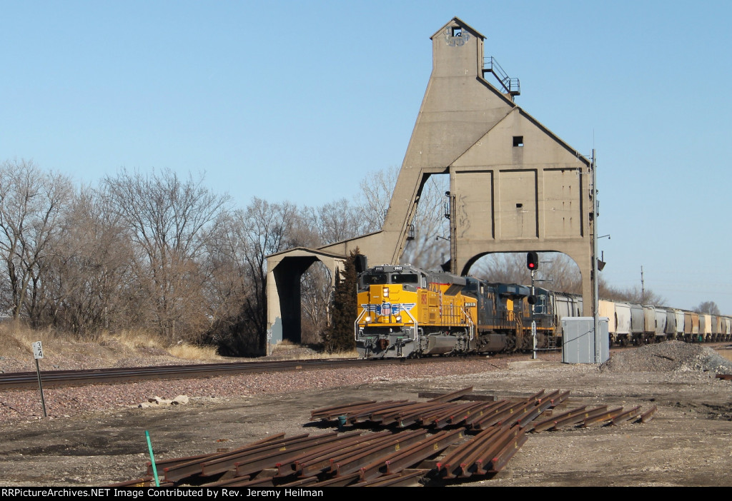 UP 8905 & others (1)